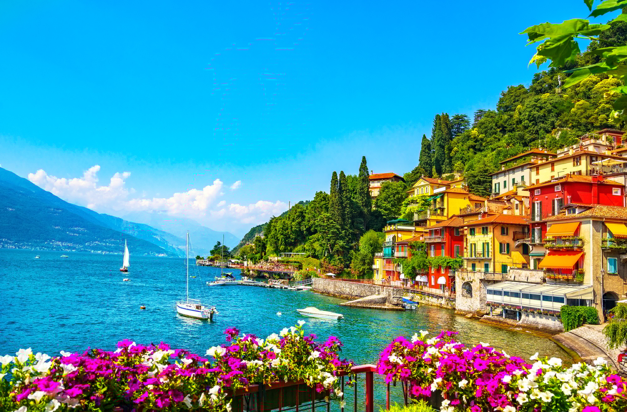 Italian Lakes: A Guide to Garda, Como, and Maggiore